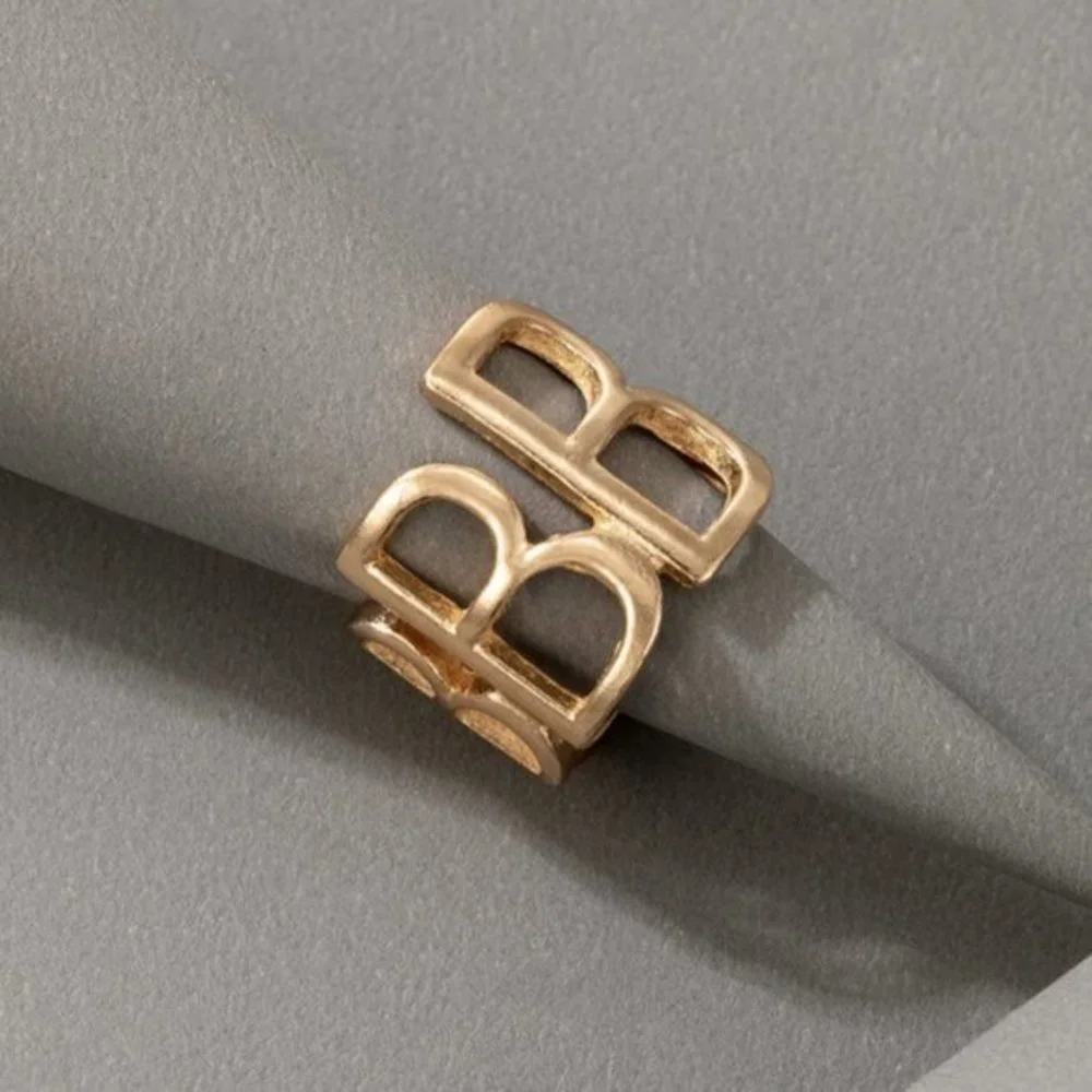 Boutique | Jewelry | New Boutique Gold Tone Big To Little B Letter Ring ...